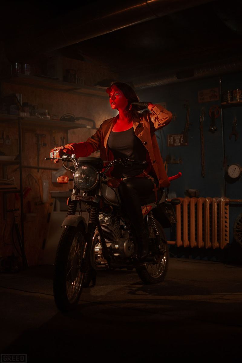 Косплей Хеллбой (Hellboy, Hellgirl) в исполнении Жени Жук