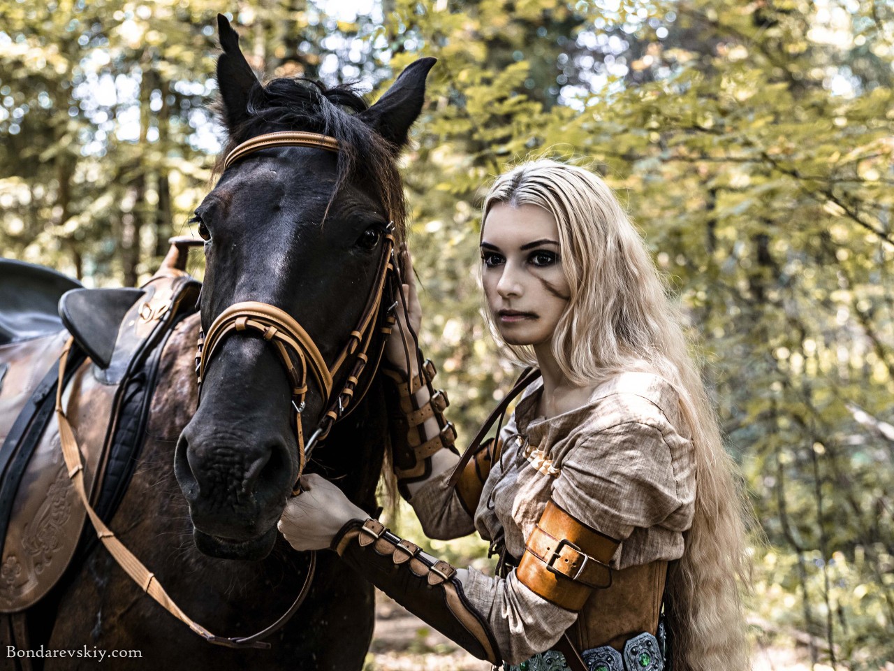 Прекрасная Елена Винн с Косплеем на Цириллу