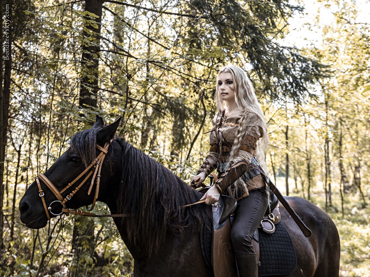 Прекрасная Елена Винн с Косплеем на Цириллу