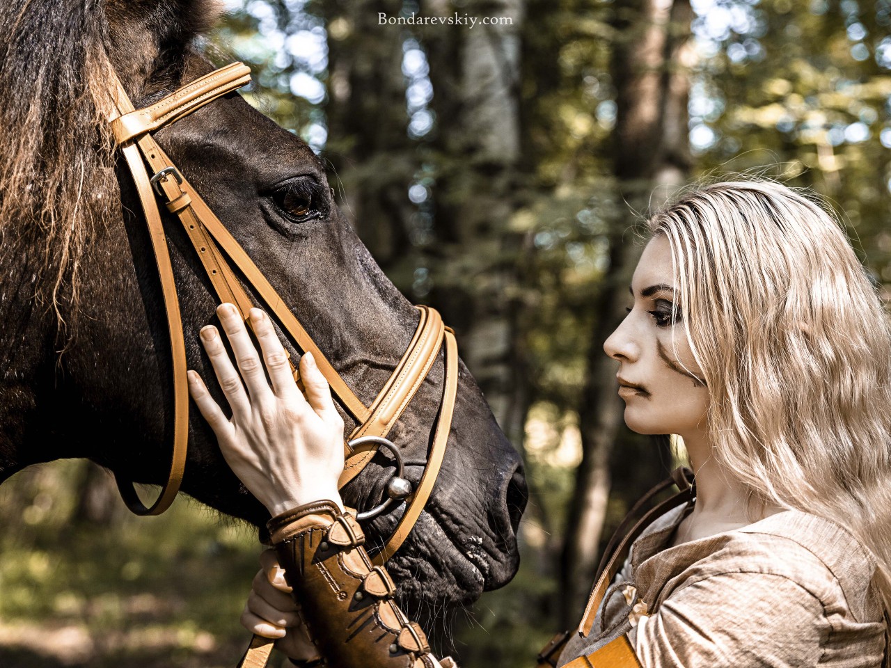 Прекрасная Елена Винн с Косплеем на Цириллу