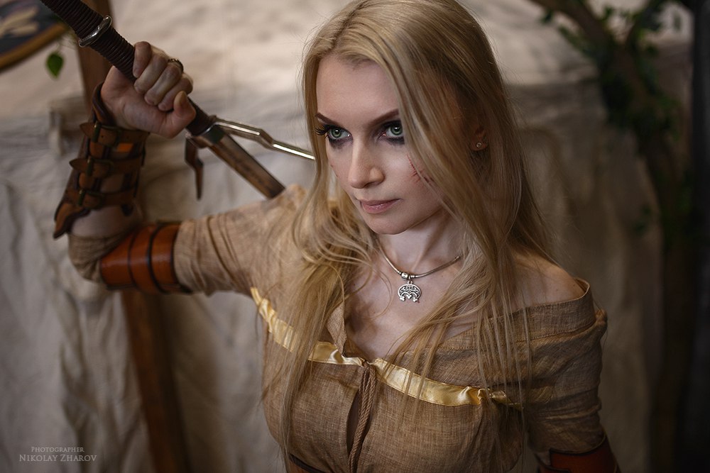 Прекрасная Елена Винн с Косплеем на Цириллу